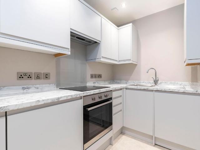 High Street, Cheltenham GL50, 1 bed flat to rent, £900 pcm | PrimeLocation