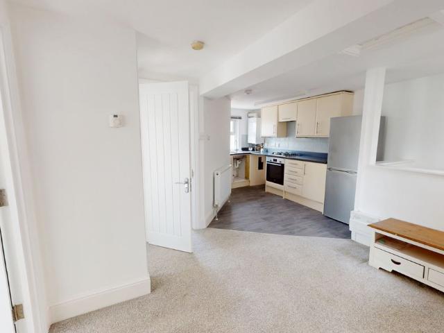 High Street, Cheltenham GL50, 2 bed flat to rent, £950 pcm | PrimeLocation