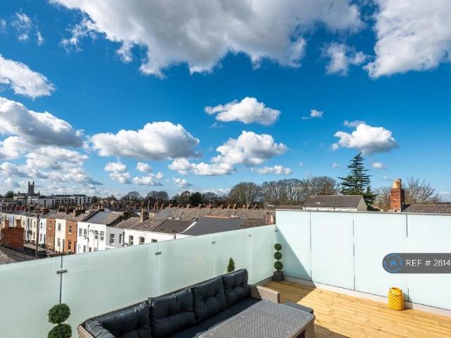 High Street, Cheltenham, GL50 2 bed penthouse to rent £2,000 pcm £462 pw