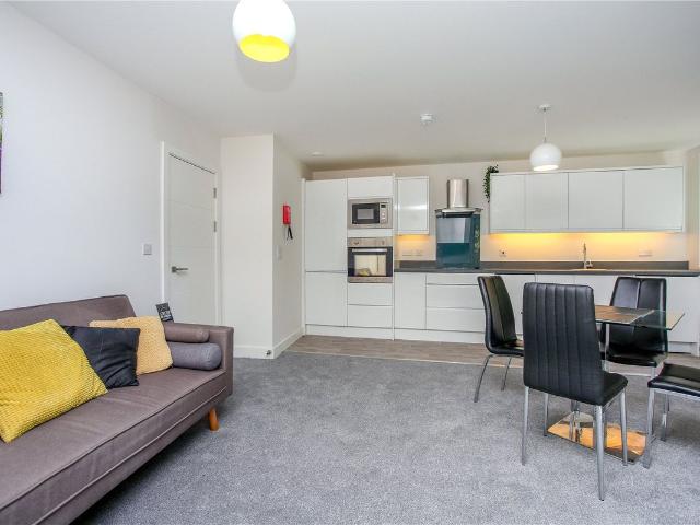 High Street, Cheltenham, Gloucestershire GL50, 1 bed flat to rent, £995 pcm | PrimeLocation