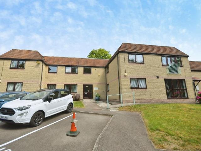 High Street, Chesterfield, Old Whittington S41, 2 bed flat to rent, £925 pcm | PrimeLocation