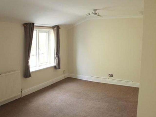 High Street, Chesterton, Cambridge, CB4 3 bed flat to rent £1,995 pcm £460 pw