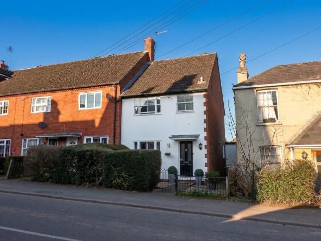 High Street, Codicote, SG4 3 bed end of terrace house to rent £1,900 pcm £438 pw