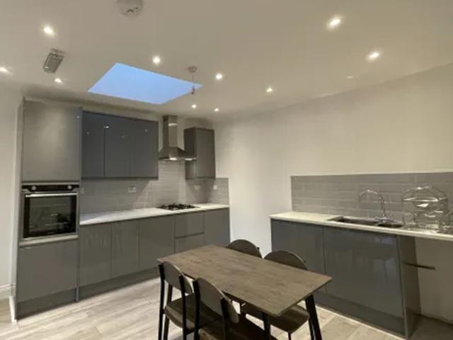 High Street Colliers Wood, London, SW19 2BY, United Kingdom | 2 bed apartment for rent #165520025 | Rentberry