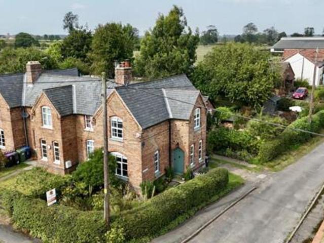 High Street, Corringham, 3 Bedroom House