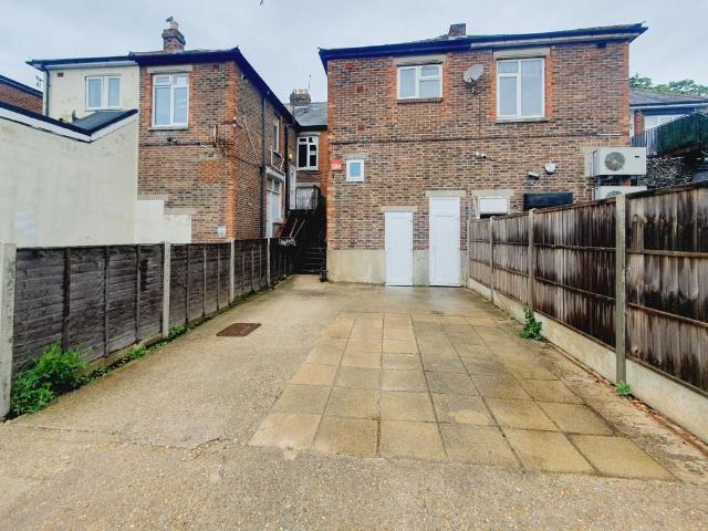 High Street, Cosham, Portsmouth, Hampshire PO6, 2 bed property to rent, £1,100 pcm | PrimeLocation