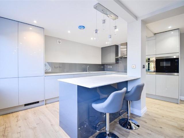 High Street, Cottenham, Cambridge, CB24 2 bed apartment to rent £1,900 pcm £438 pw