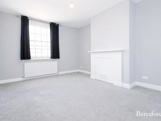 High Street, CM14 1 bed apartment to rent £1,275 pcm £294 pw