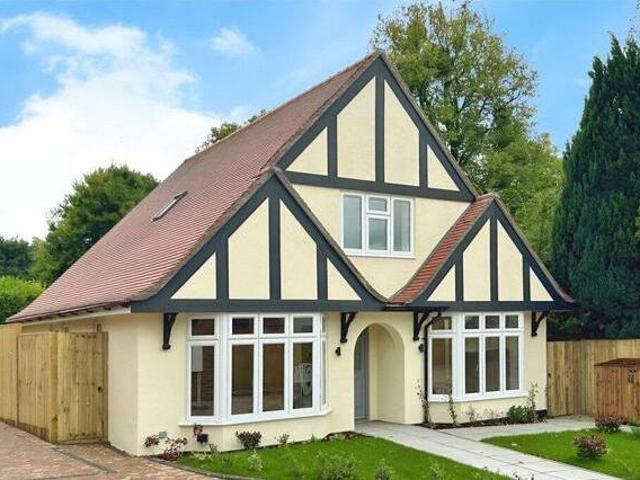 High Street, Crowthorne, 3 Bedroom House