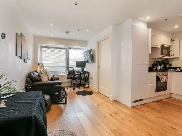High Street, Croydon CR0, 1 bed flat to rent, £1,200 pcm | PrimeLocation