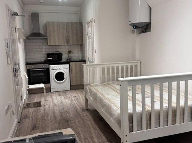High Street, Croydon CR0, Studio to rent, £950 pcm | PrimeLocation