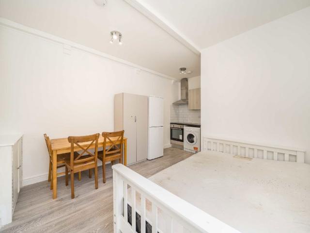 High Street, Croydon CR0, Studio to rent, £1,095 pcm | PrimeLocation