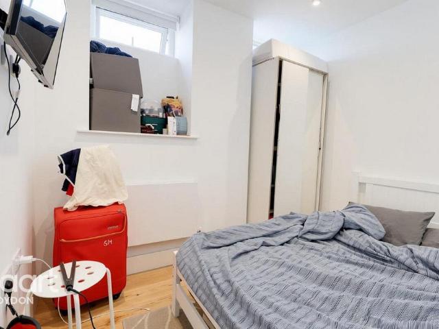 High Street, CROYDON 2 bed apartment to rent £1,375 pcm £317 pw