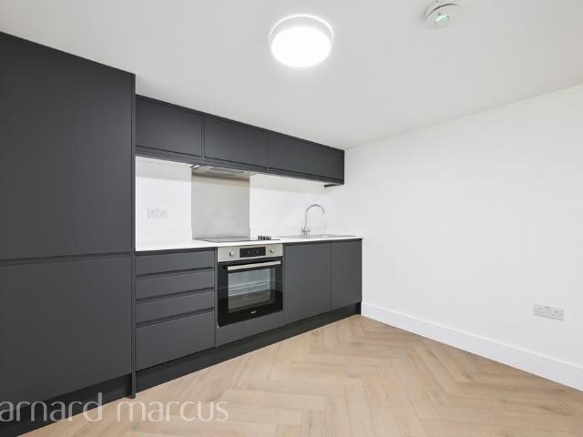 High Street, CROYDON 2 bed apartment to rent £1,700 pcm £392 pw