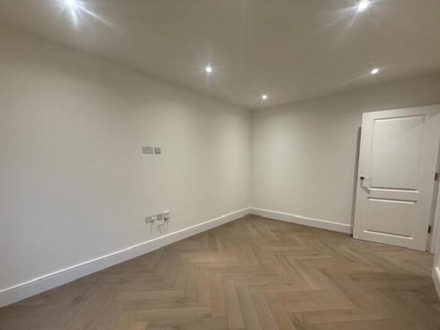 High Street, Croydon, 2 Bedroom Apartment