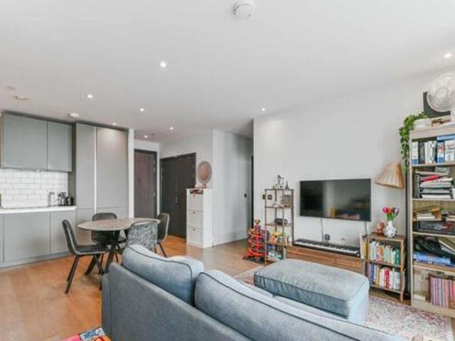 High Street, Croydon, 2 Bedroom Flat