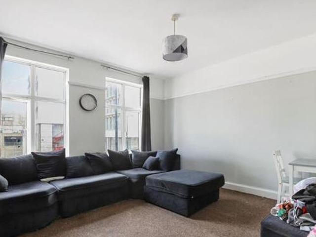 High Street, Croydon, 2 Bedroom Link