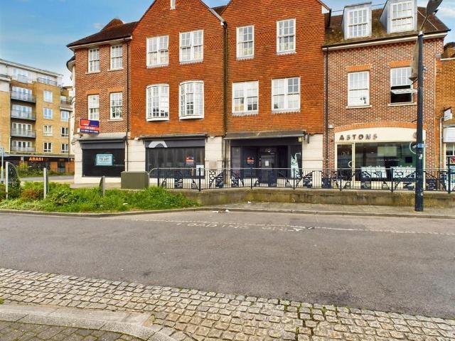 High street, crawley RH10 1 bed apartment to rent £1,575 pcm £363 pw