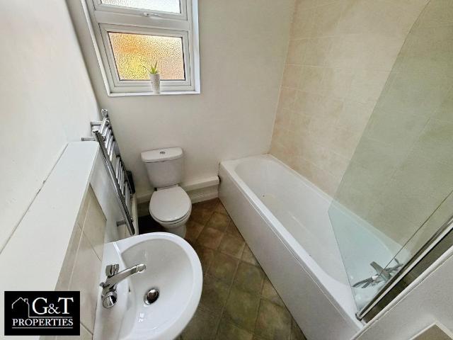High Street, Cradley Heath B64, 2 bed flat to rent, £795 pcm | PrimeLocation