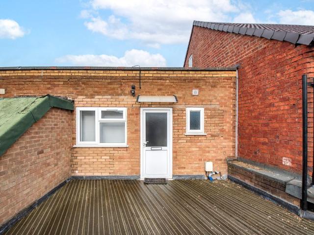 High Street, Cradley Heath, West Midlands B64, 1 bed flat to rent, £750 pcm | PrimeLocation