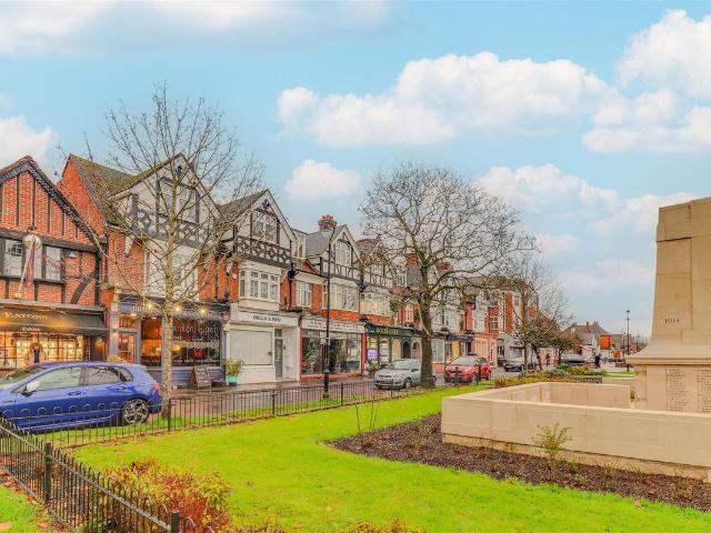 High Street, Cranleigh GU6, 2 bed flat to rent, £1,700 pcm | PrimeLocation