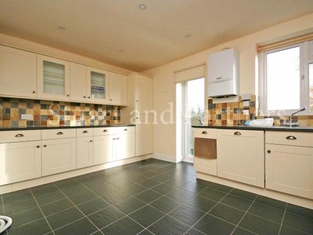 High Street, Cuckfield RH17, 2 bed flat to rent, £1,275 pcm | PrimeLocation