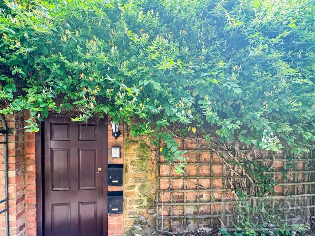 High Street, Daventry, Northamptonshire NN11, 1 bed flat to rent, £750 pcm | PrimeLocation