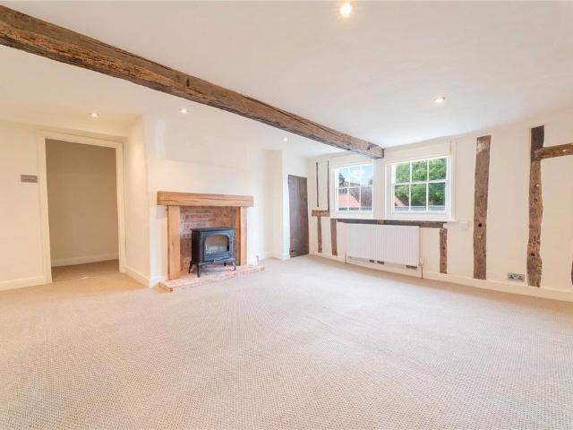 High Street, Dedham, Colchester, CO7 3 bed maisonette to rent £1,600 pcm £369 pw