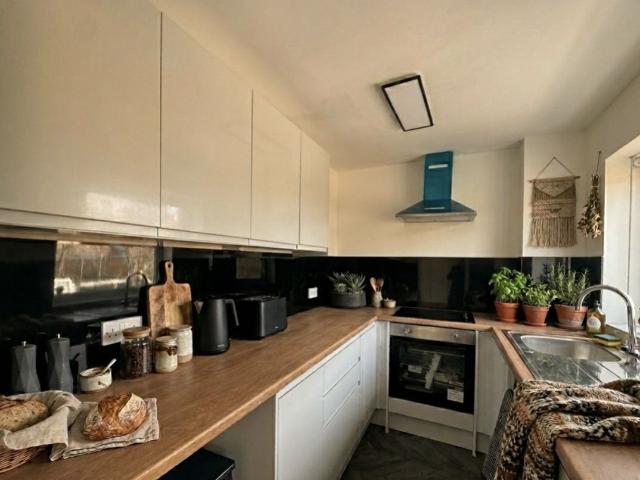 High Street, Dore, Sheffield, South Yorkshire S17, 2 bed flat to rent, £975 pcm | PrimeLocation