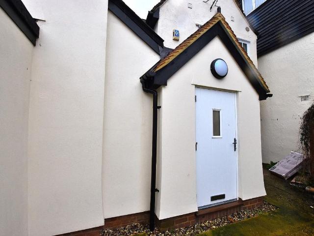 High Street, Dunmow CM6, 1 bed flat to rent, £1,000 pcm | PrimeLocation