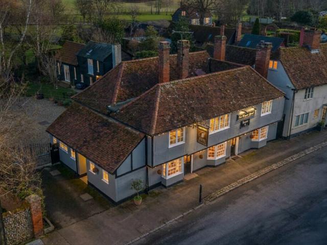 High Street, Dunmow CM6 6 bed detached house to rent £4,250 pcm £981 pw