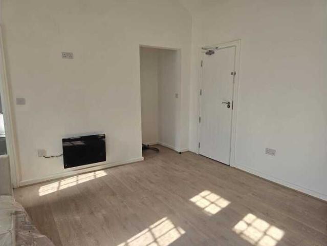 High Street, Brierley Hill, Dudley DY5, 1 bed flat to rent, £750 pcm | PrimeLocation