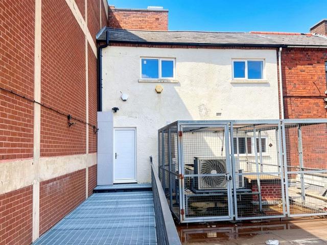 High Street, Dudley DY1, 1 bed flat to rent, £750 pcm | PrimeLocation