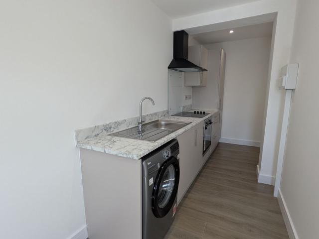 High Street, Dudley DY1, 1 bed flat to rent, £775 pcm | PrimeLocation