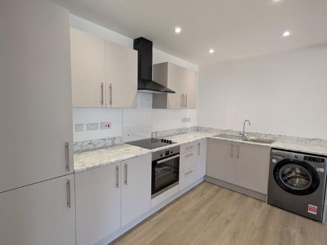 High Street, Dudley DY1, 2 bed flat to rent, £925 pcm | PrimeLocation