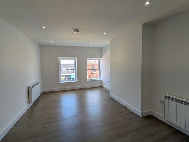 High Street, Dudley DY1, 2 bed flat to rent, £925 pcm | PrimeLocation