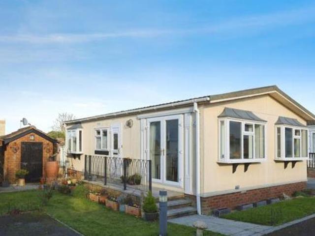 High Street, Durrington, 2 Bedroom Park