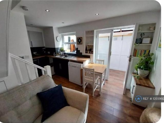 High Street, Edenbridge, TN8 2 bed maisonette to rent £1,349 pcm £311 pw
