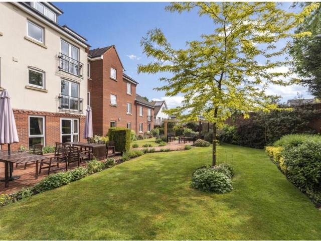 High Street, Edenbridge TN8, 2 bed property to rent, £1,600 pcm | PrimeLocation
