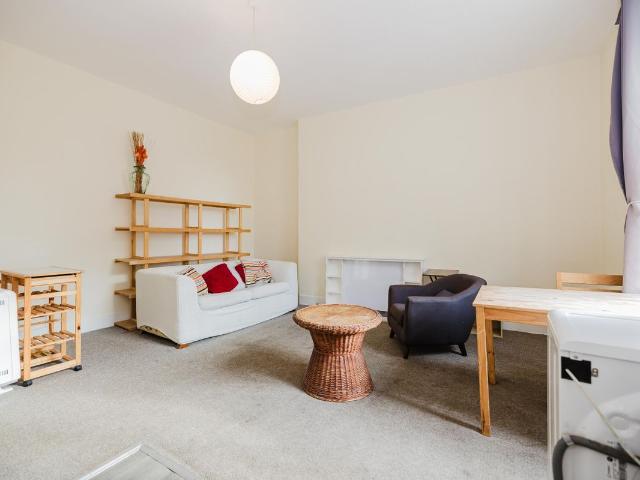 High Street, Edinburgh EH1, 1 bed flat to rent, £1,095 pcm | PrimeLocation