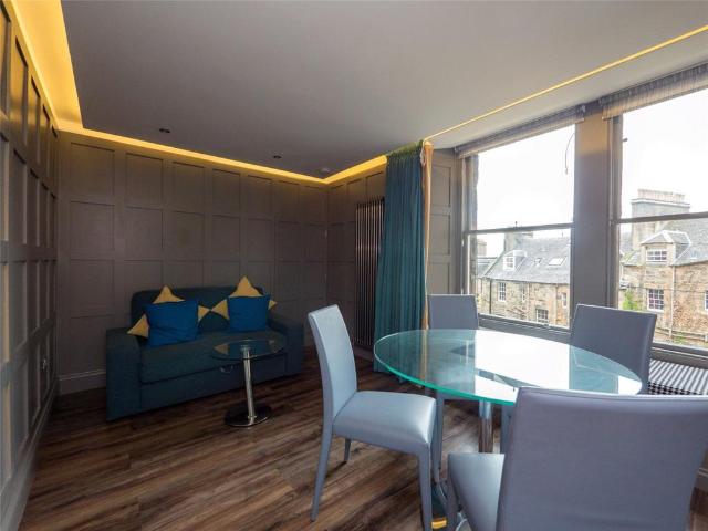 High Street, Edinburgh, EH1 1 bed flat to rent £1,425 pcm £329 pw
