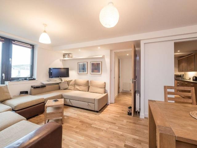 High Street, Edinburgh EH1 2 bed flat to rent, £3,350 pcm | PrimeLocation