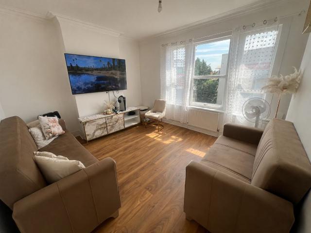 High Street, Enfield EN3, 2 bed flat to rent, £1,850 pcm | PrimeLocation
