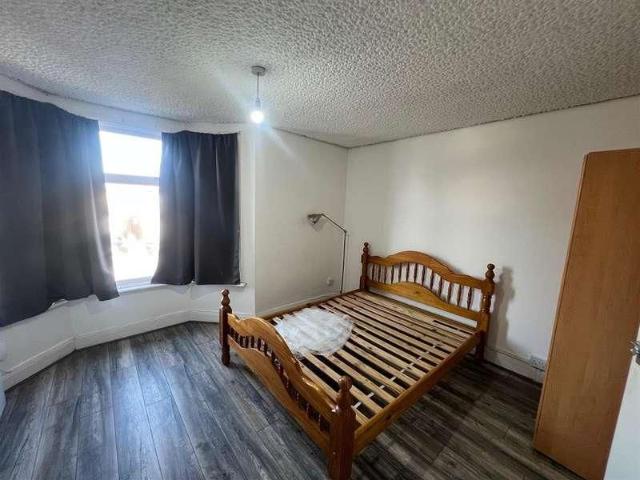 High Street, Enfield, EN3