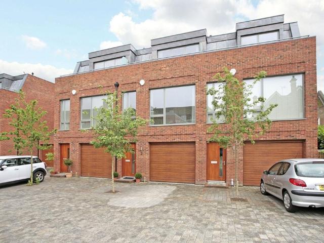 High Street, Esher KT10 3 bed townhouse to rent £4,250 pcm £981 pw