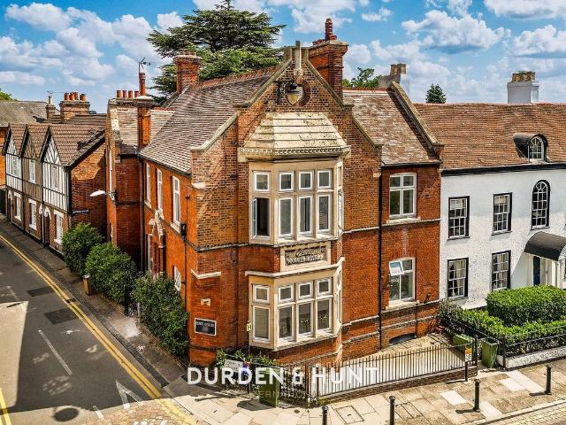 High Street, Essex House CM5, 1 bed flat to rent, £1,300 pcm | PrimeLocation