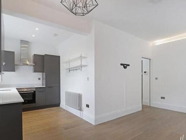 High Street, Epping, 2 Bedroom Apartment