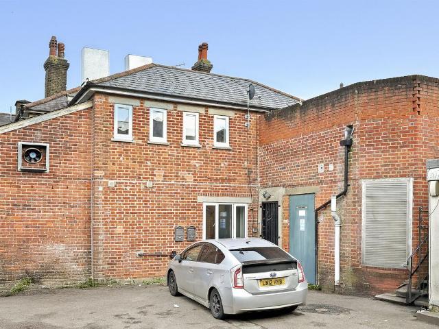 High Street, Epping CM16, 2 bed flat to rent, £1,450 pcm | PrimeLocation