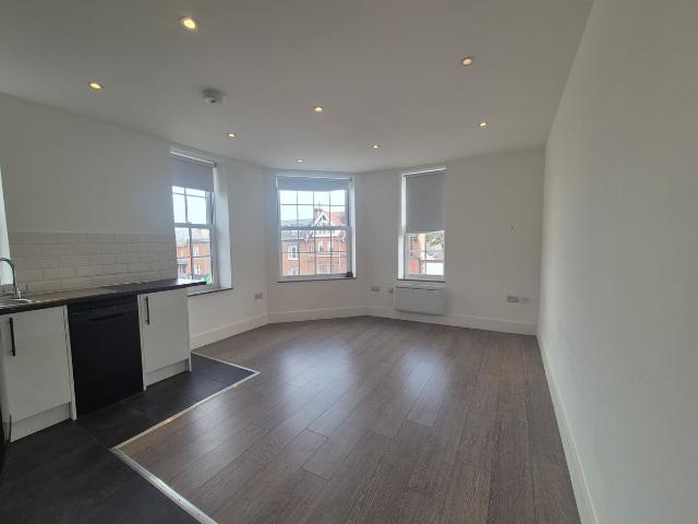 High Street, Epsom KT19, 1 bed flat to rent, £1,250 pcm | PrimeLocation