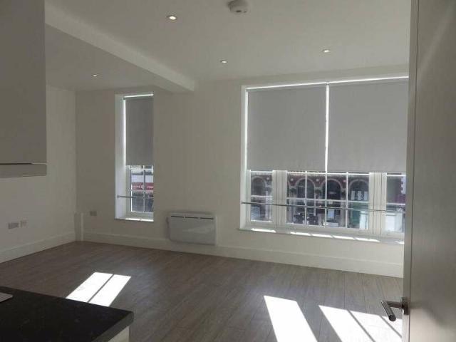High Street, Epsom KT19, 1 bed flat to rent, £1,300 pcm | PrimeLocation